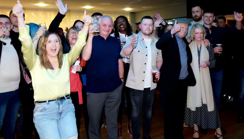 Patient raises more than £5,200 for Lung Cancer Team - Walsall ...