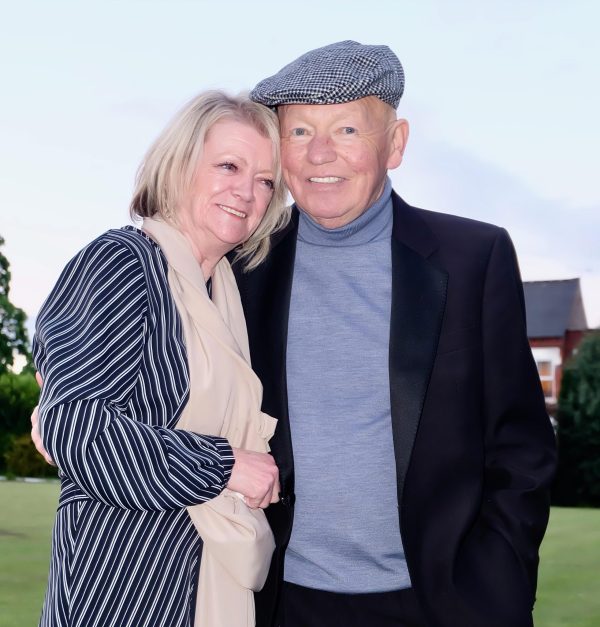 Patient raises more than £5,200 for Lung Cancer Team - Walsall ...